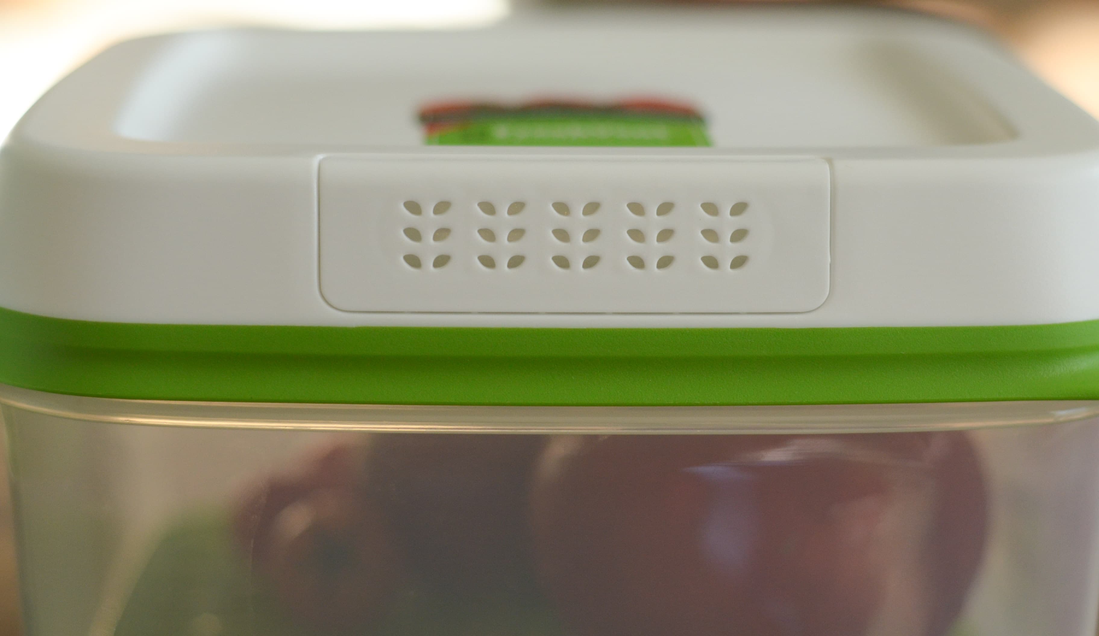 {Giveaway} Keep Foods Fresh with Rubbermaid FreshWorks - Mommy Hates ...
