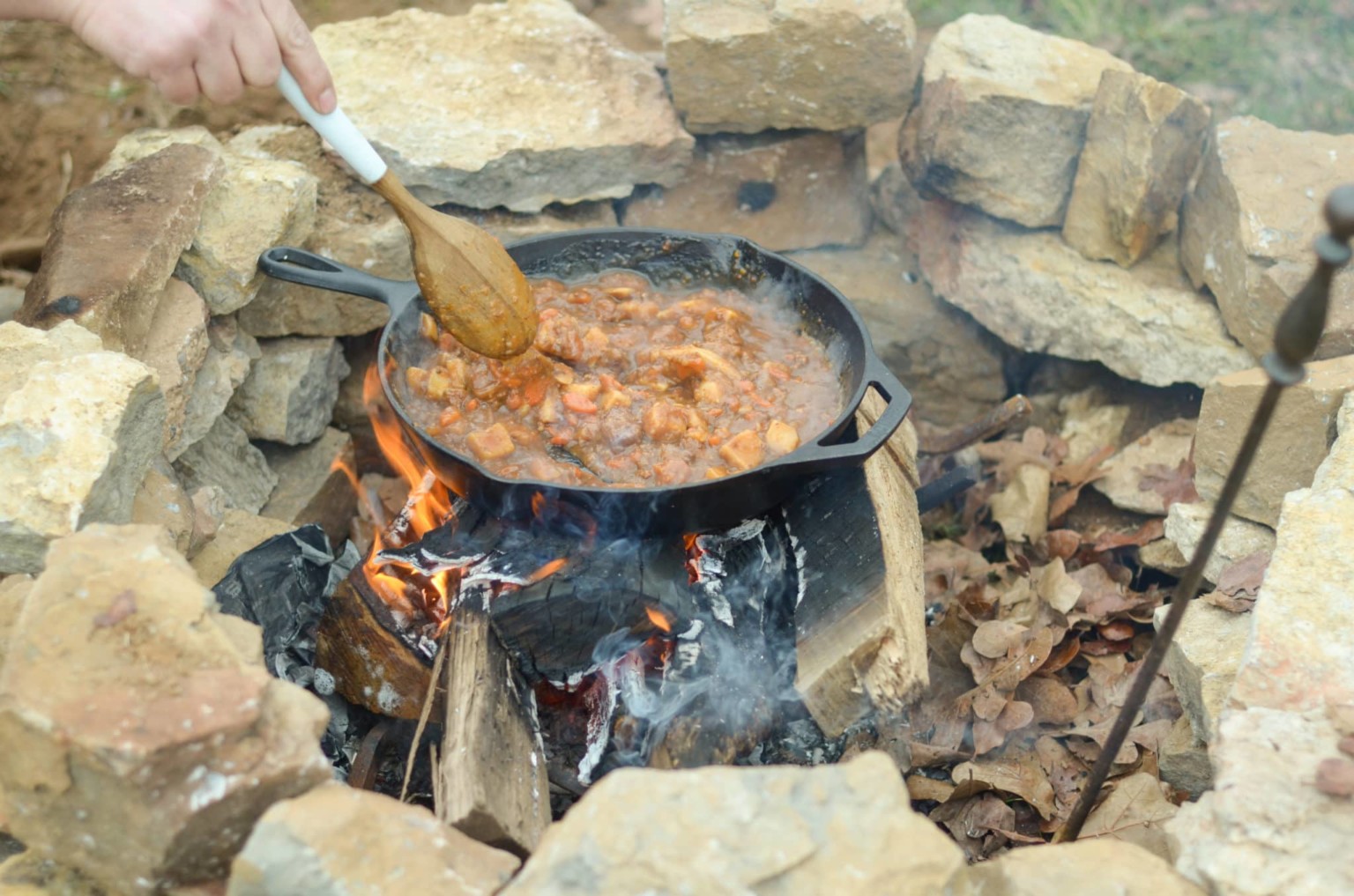 Easy Campfire Recipes to Make Outdoors - Mommy Hates Cooking
