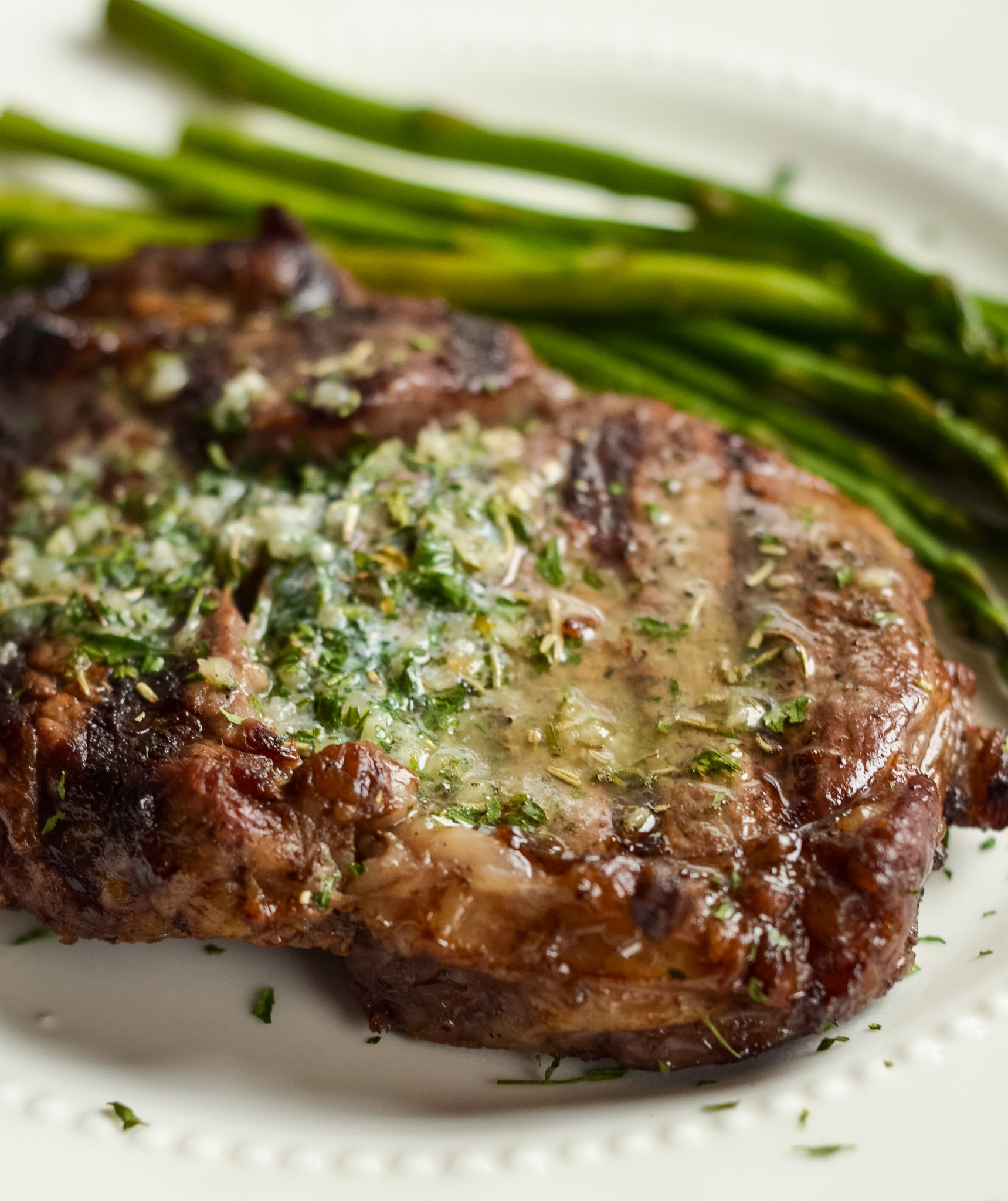How to Make Garlic Butter Ribeyes on the Grill - Mommy Hates Cooking