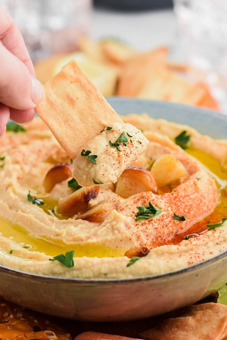 Simple Homemade Roasted Garlic Hummus - Mommy Hates Cooking