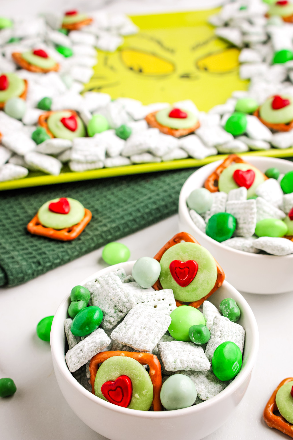 Easy Grinch Snack Mix Recipe with Puppy Chow - Mommy Hates Cooking