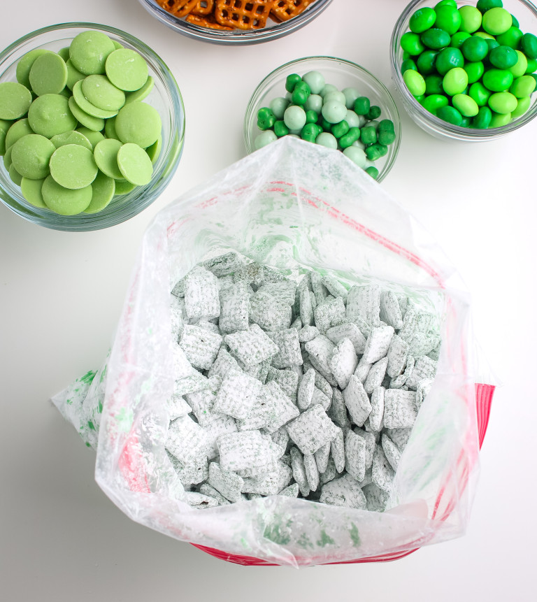 Easy Grinch Snack Mix Recipe with Puppy Chow - Mommy Hates Cooking