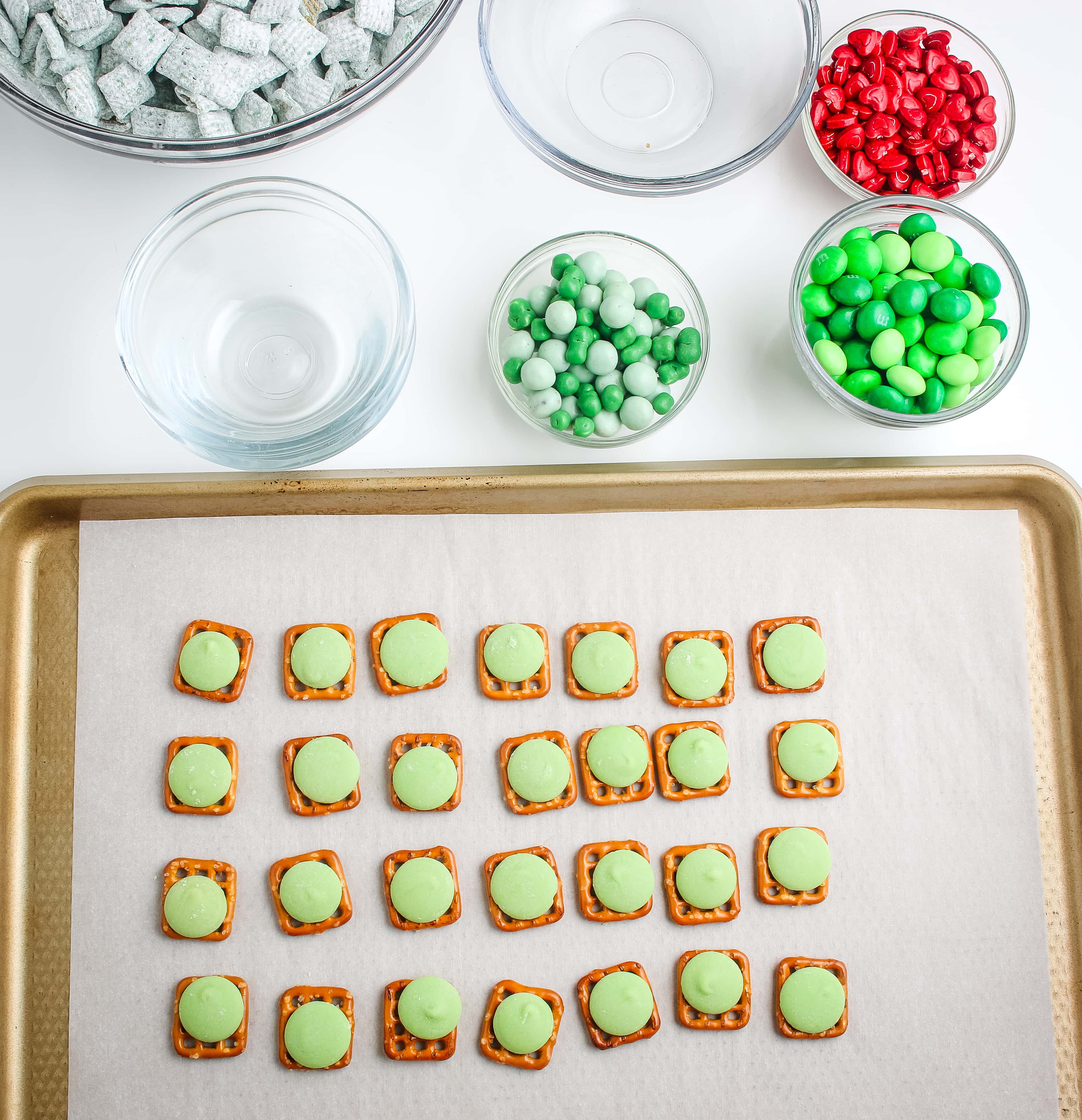 Easy Grinch Pretzel Bites Snack Recipe - Mommy Hates Cooking