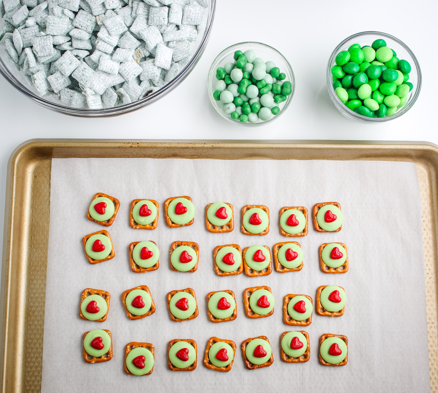 Easy Grinch Pretzel Bites Snack Recipe - Mommy Hates Cooking